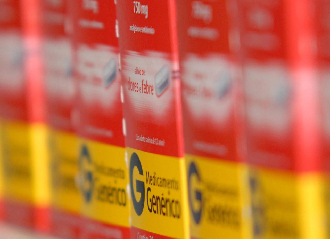 Por que medicamentos genéricos são mais baratos? - Regula Bem